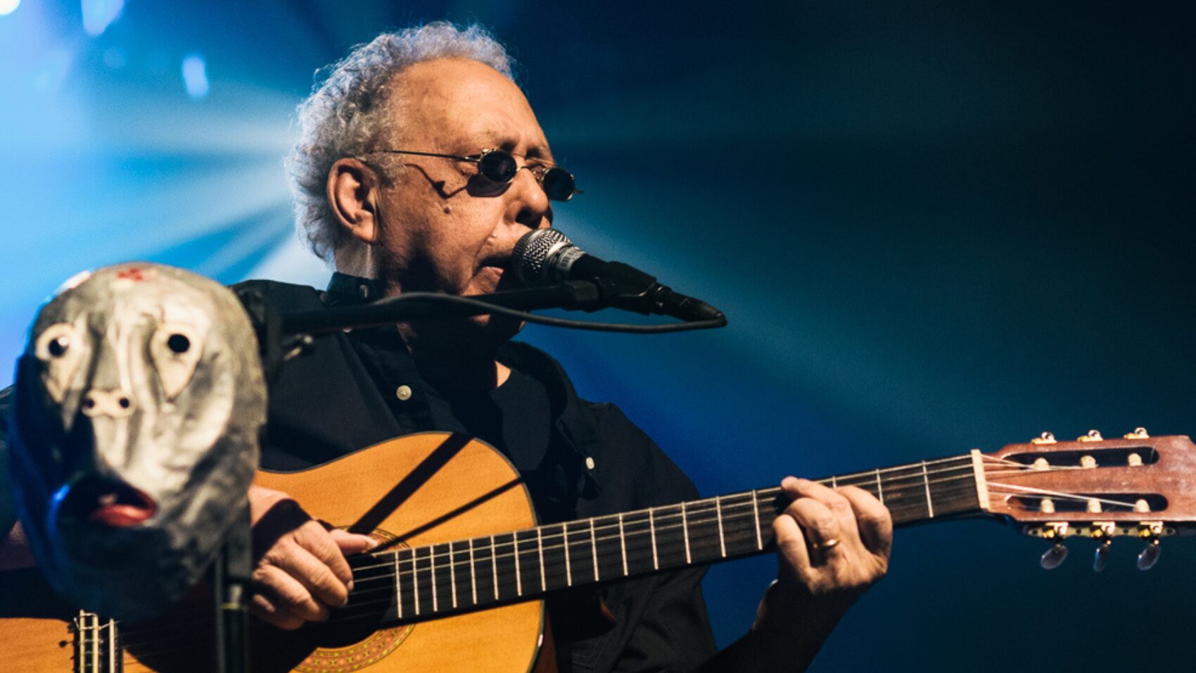 Jards Macalé faz apresentação com Sergio Krakowski no Teatro Boa Vista ...